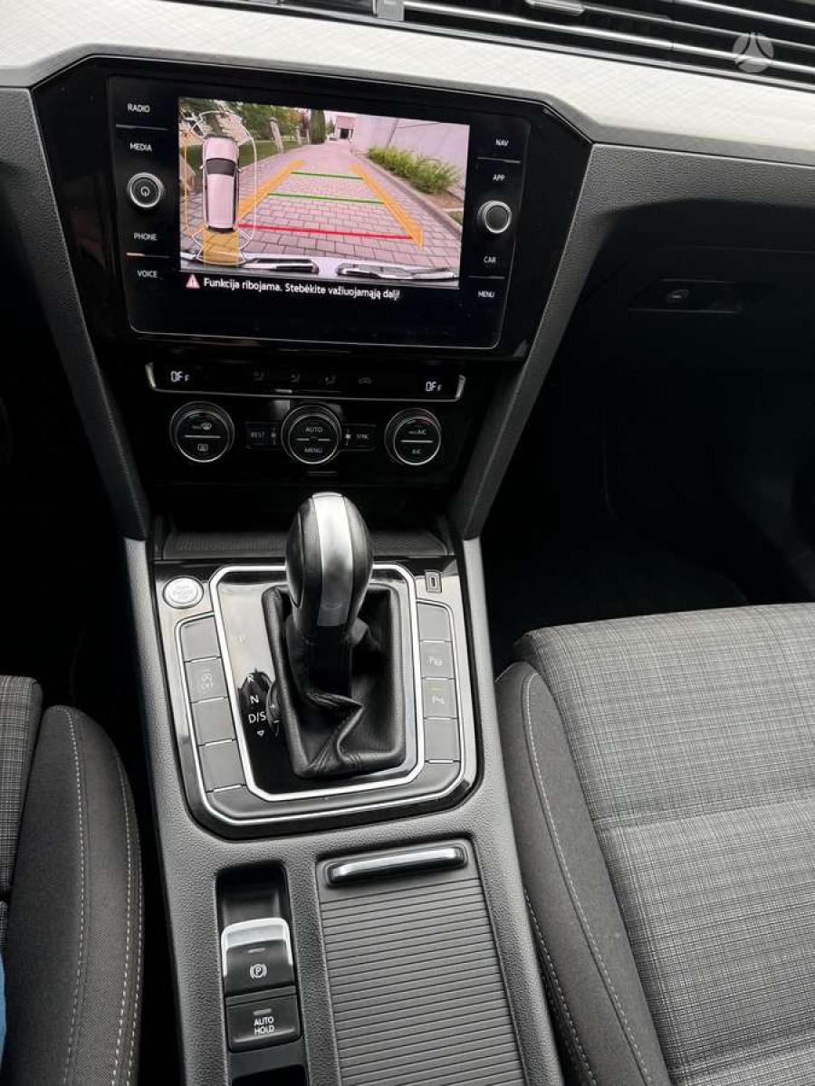 White Volkswagen Passat 2020 in Vilnius, with an engine capacity of 1.97 L and mileage of 149 thousand km for 14500 €, photo 12 on AUTOMOTO.COM.LV
