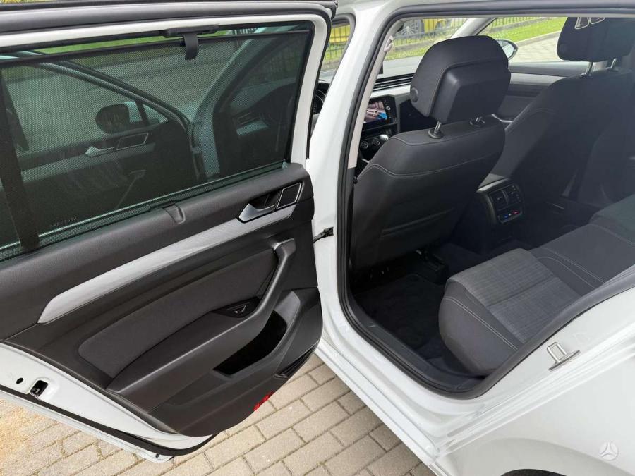 White Volkswagen Passat 2020 in Vilnius, with an engine capacity of 1.97 L and mileage of 149 thousand km for 14500 €, photo 14 on AUTOMOTO.COM.LV