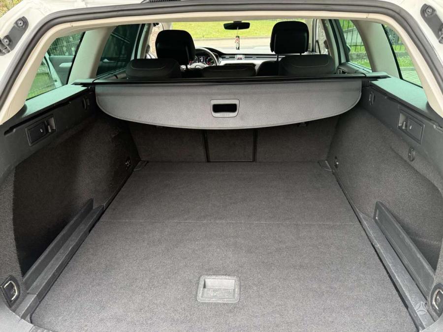 White Volkswagen Passat 2020 in Vilnius, with an engine capacity of 1.97 L and mileage of 149 thousand km for 14500 €, photo 15 on AUTOMOTO.COM.LV