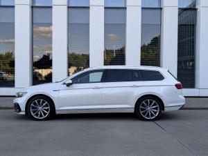 White Volkswagen Passat 2020 in Vilnius, with an engine capacity of 1.40 L and mileage of 184 thousand km for 15700 €, photo 9 on AUTOMOTO.COM.LV