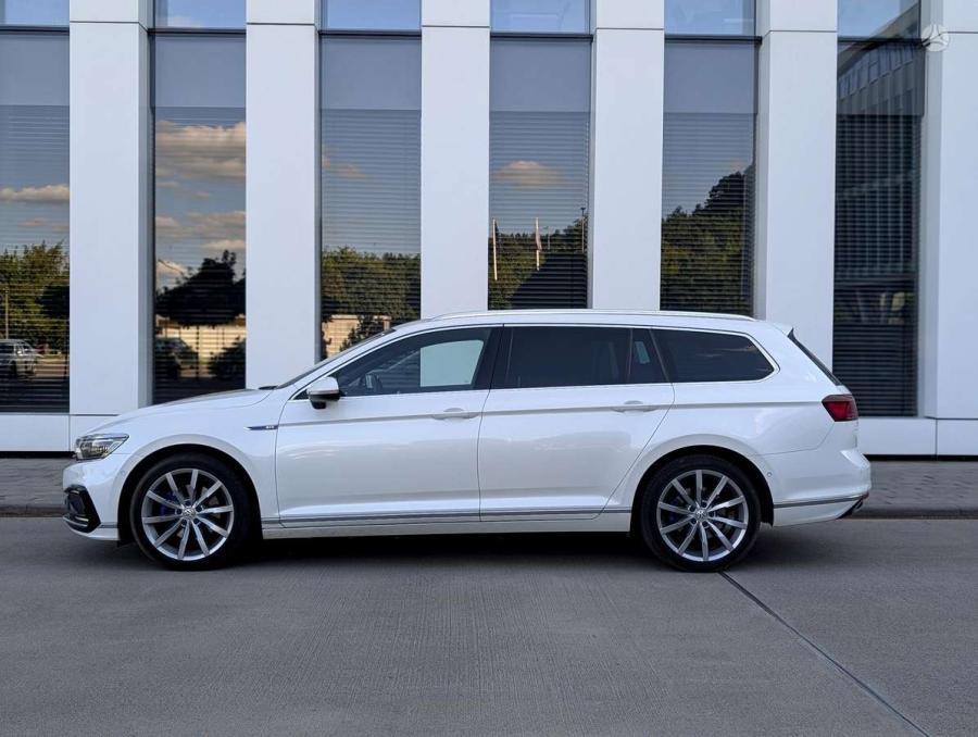 White Volkswagen Passat 2020 in Vilnius, with an engine capacity of 1.40 L and mileage of 184 thousand km for 15700 €, photo 9 on AUTOMOTO.COM.LV