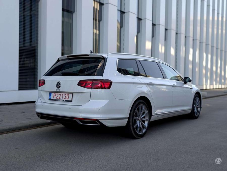 White Volkswagen Passat 2020 in Vilnius, with an engine capacity of 1.40 L and mileage of 184 thousand km for 15700 €, photo 11 on AUTOMOTO.COM.LV