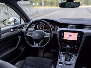 White Volkswagen Passat 2020 in Vilnius, with an engine capacity of 1.40 L and mileage of 184 thousand km for 15700 €, photo 13 on AUTOMOTO.COM.LV
