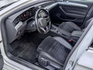 White Volkswagen Passat 2020 in Vilnius, with an engine capacity of 1.40 L and mileage of 184 thousand km for 15700 €, photo 14 on AUTOMOTO.COM.LV