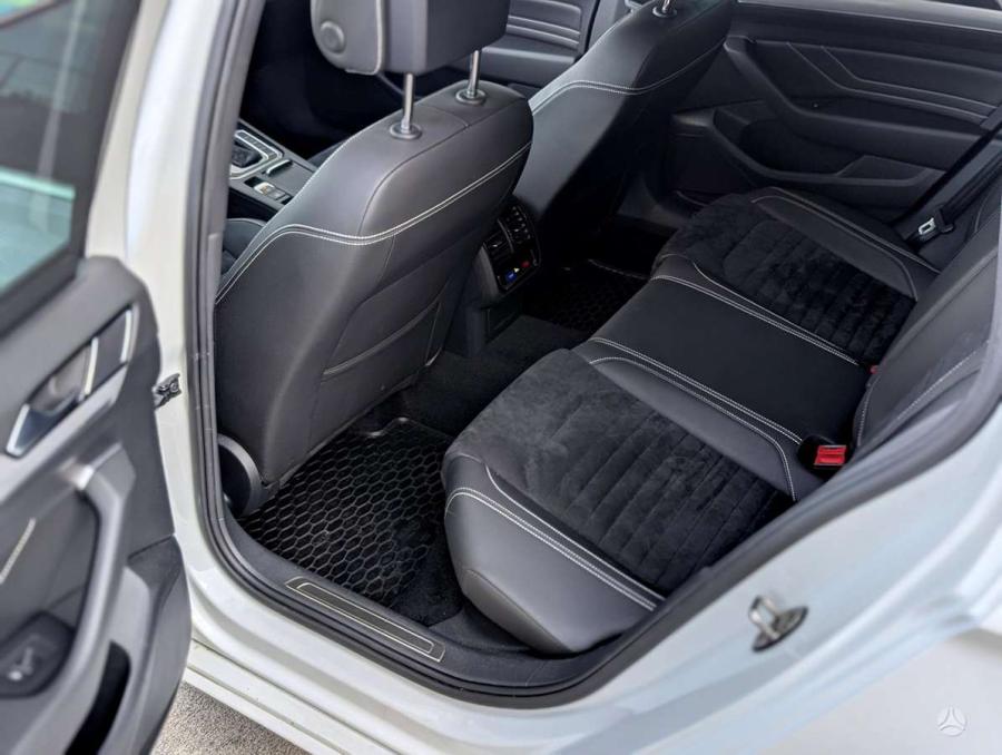 White Volkswagen Passat 2020 in Vilnius, with an engine capacity of 1.40 L and mileage of 184 thousand km for 15700 €, photo 16 on AUTOMOTO.COM.LV