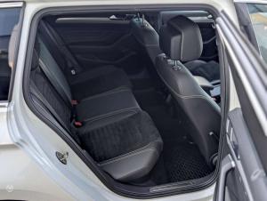 White Volkswagen Passat 2020 in Vilnius, with an engine capacity of 1.40 L and mileage of 184 thousand km for 15700 €, photo 17 on AUTOMOTO.COM.LV