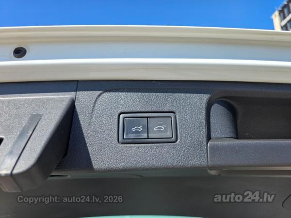 White Volkswagen Passat 2020 in Tallinn, with an engine capacity of 2.00 L and mileage of 163 thousand km for 23000 €, photo 8 on AUTOMOTO.COM.LV