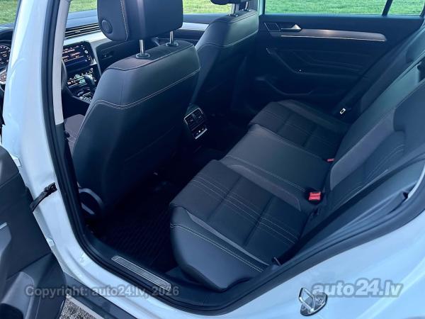 White Volkswagen Passat 2020 in Narva, with an engine capacity of 2.00 L and mileage of 150 thousand km for 24490 €, photo 11 on AUTOMOTO.COM.LV