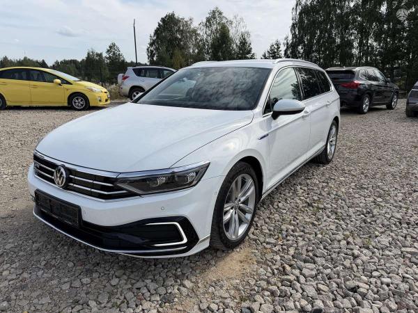 White Volkswagen Passat 2020 in Vilnius, with an engine capacity of 1.40 L and mileage of 171 thousand km for 15750 €, photo 1 on AUTOMOTO.COM.LV