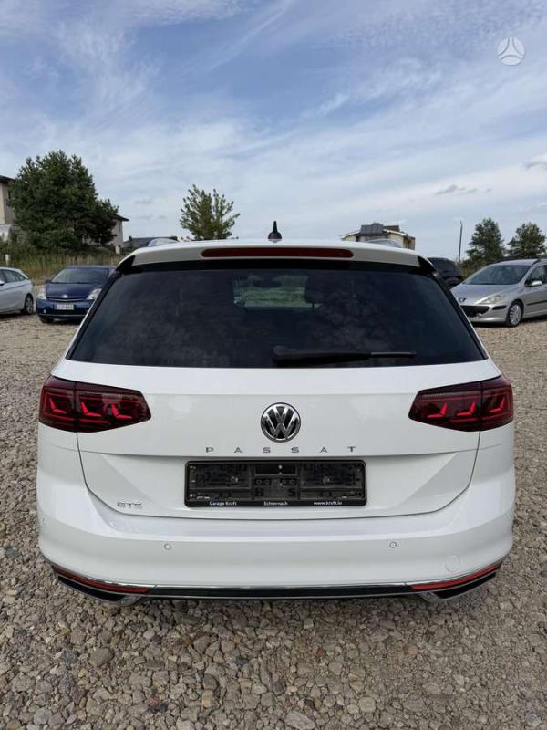 White Volkswagen Passat 2020 in Vilnius, with an engine capacity of 1.40 L and mileage of 171 thousand km for 15750 €, photo 6 on AUTOMOTO.COM.LV