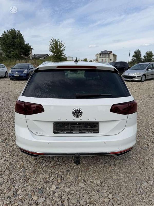 White Volkswagen Passat 2020 in Vilnius, with an engine capacity of 1.40 L and mileage of 171 thousand km for 15750 €, photo 7 on AUTOMOTO.COM.LV