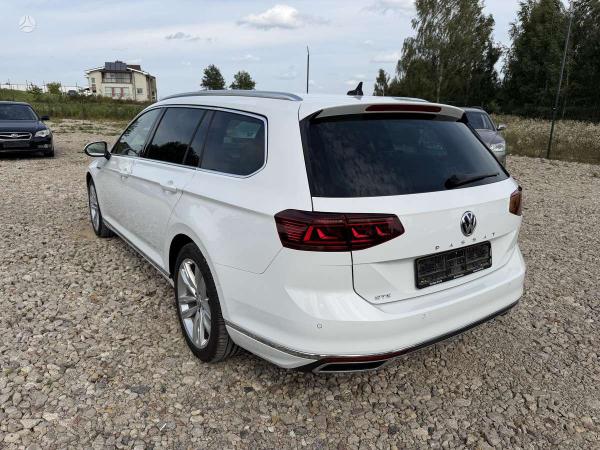 White Volkswagen Passat 2020 in Vilnius, with an engine capacity of 1.40 L and mileage of 171 thousand km for 15750 €, photo 8 on AUTOMOTO.COM.LV