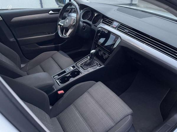 Volkswagen Passat 2020 Viļņa vietnē Balts Volkswagen Passat 2020 Viļņa, ar dzinēja tilpumu 1.50 L un nobraukumu 202 tūkst. km par 13500 €, foto 9 vietnē AUTOMOTO.COM.LV