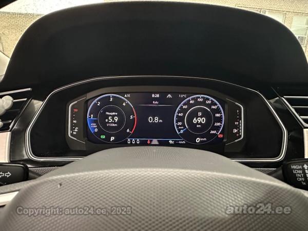 Balts Volkswagen Passat 2021 Tallina, ar dzinēja tilpumu 2.00 L un nobraukumu 162 tūkst. km par 23800 €, foto 11 vietnē AUTOMOTO.COM.LV