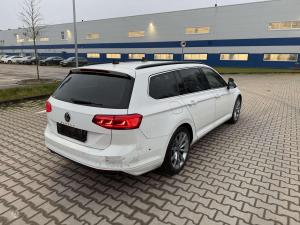 White Volkswagen Passat 2021 in Panevezys, with an engine capacity of 2.00 L and mileage of 288 thousand km for 9200 €, photo 6 on AUTOMOTO.COM.LV