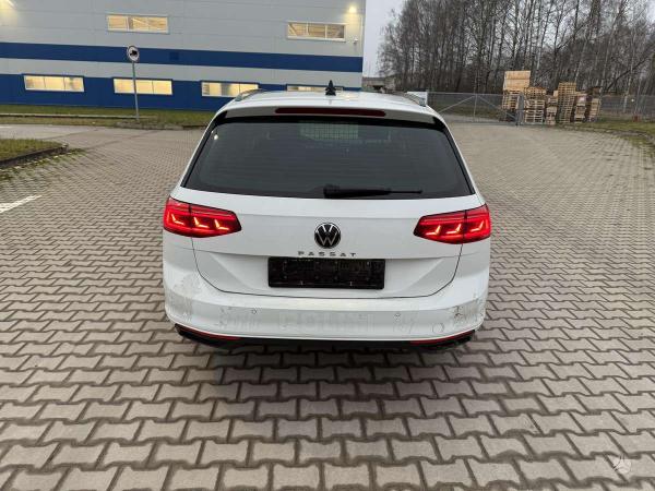 White Volkswagen Passat 2021 in Panevezys, with an engine capacity of 2.00 L and mileage of 288 thousand km for 9200 €, photo 7 on AUTOMOTO.COM.LV