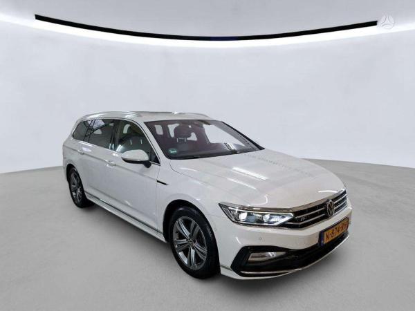 Balts Volkswagen Passat 2021 Kauņa, ar dzinēja tilpumu 1.50 L un nobraukumu 171 tūkst. km par 20389 €, foto 1 vietnē AUTOMOTO.COM.LV