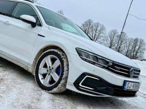 White Volkswagen Passat 2021 in Riga, with an engine capacity of 1.40 L and mileage of 178 thousand km for 13900 €, photo  on AUTOMOTO.COM.LV