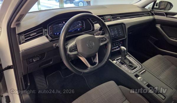 White Volkswagen Passat 2021 in Tartu, with an engine capacity of 2.00 L and mileage of 201 thousand km for 17999 €, photo 5 on AUTOMOTO.COM.LV