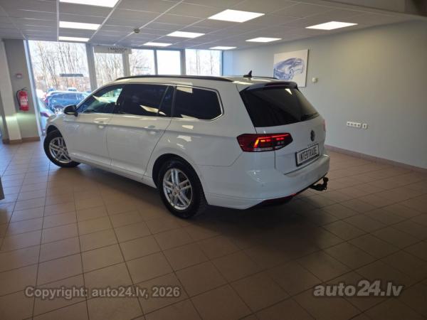 White Volkswagen Passat 2021 in Tartu, with an engine capacity of 2.00 L and mileage of 187 thousand km for 16699 €, photo 4 on AUTOMOTO.COM.LV