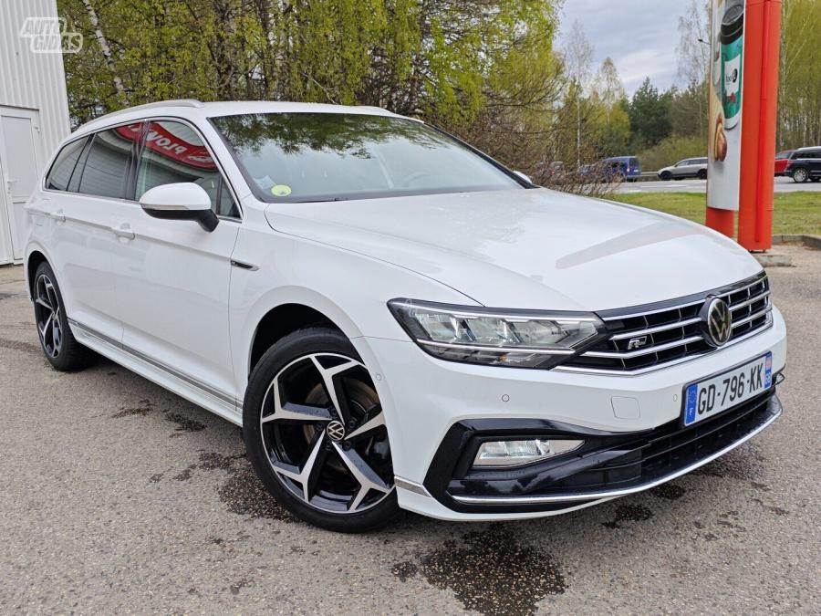 White Volkswagen Passat 2021 in Kaunas, with an engine capacity of 2.00 L and mileage of 269 thousand km for 14899 €, photo 3 on AUTOMOTO.COM.LV