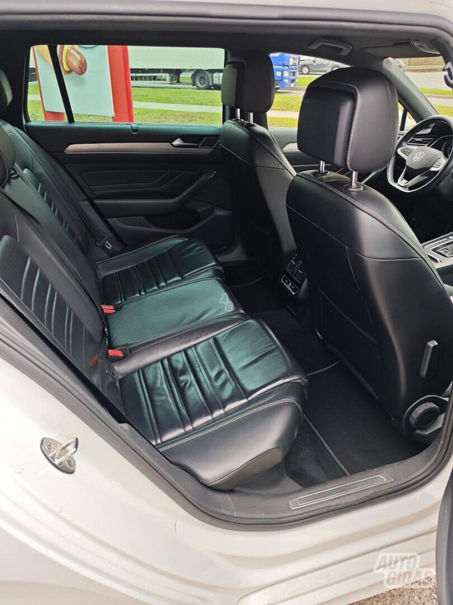 White Volkswagen Passat 2021 in Kaunas, with an engine capacity of 2.00 L and mileage of 269 thousand km for 14899 €, photo 11 on AUTOMOTO.COM.LV