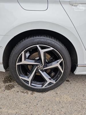 White Volkswagen Passat 2021 in Kaunas, with an engine capacity of 2.00 L and mileage of 269 thousand km for 14899 €, photo 12 on AUTOMOTO.COM.LV
