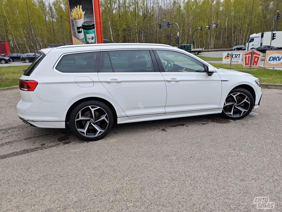 White Volkswagen Passat 2021 in Kaunas, with an engine capacity of 2.00 L and mileage of 269 thousand km for 14899 €, photo 13 on AUTOMOTO.COM.LV