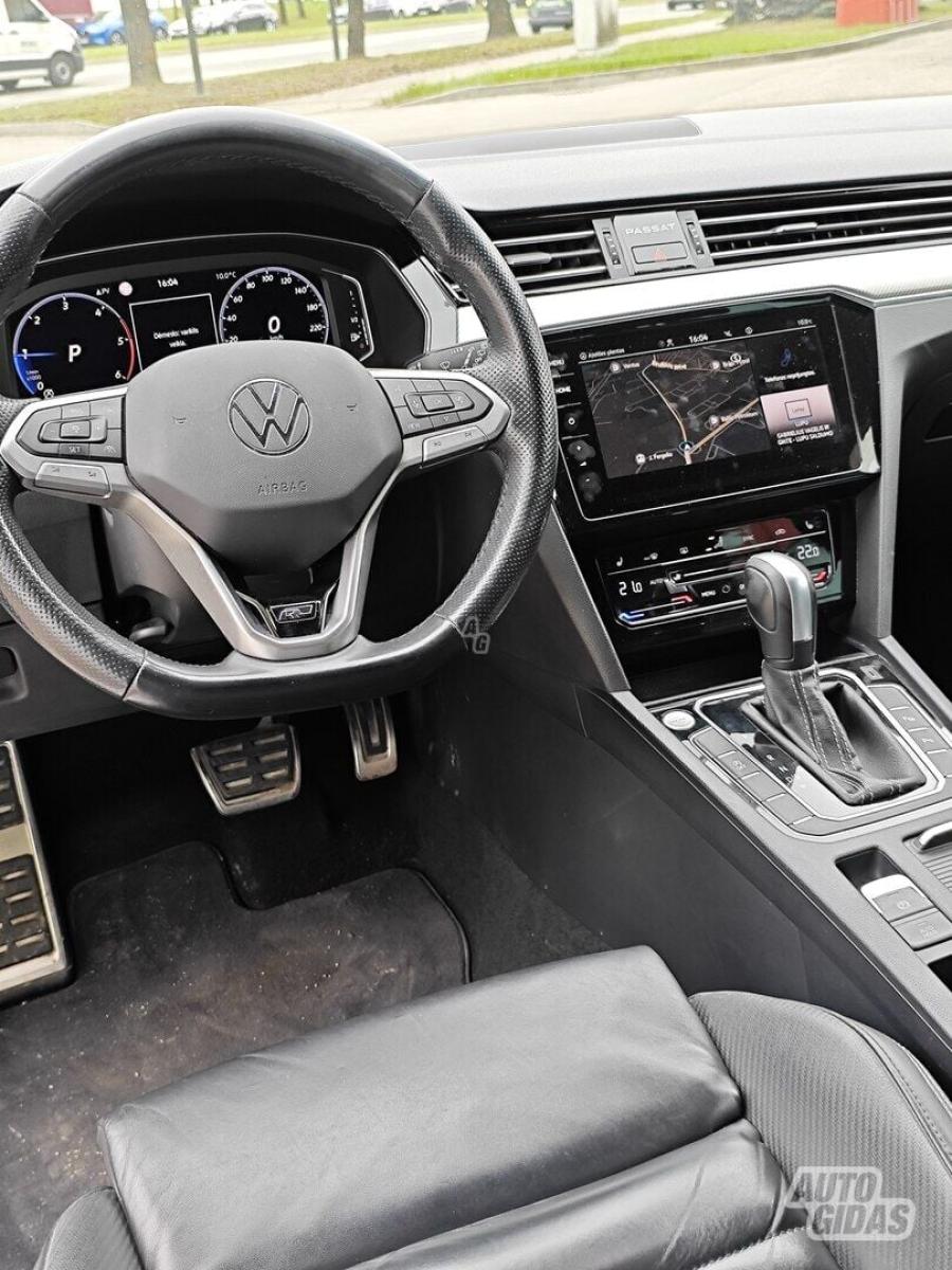 White Volkswagen Passat 2021 in Kaunas, with an engine capacity of 2.00 L and mileage of 269 thousand km for 14899 €, photo 15 on AUTOMOTO.COM.LV