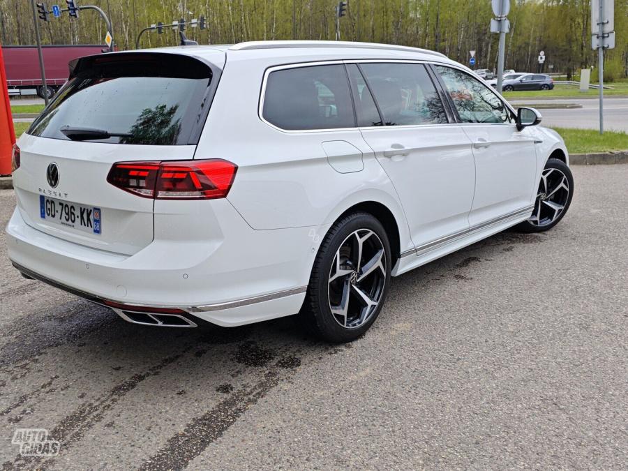 White Volkswagen Passat 2021 in Kaunas, with an engine capacity of 2.00 L and mileage of 269 thousand km for 14899 €, photo 16 on AUTOMOTO.COM.LV