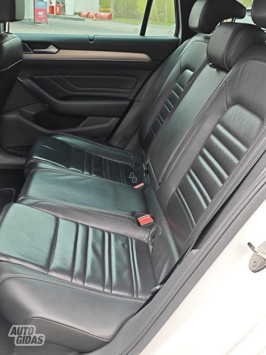 White Volkswagen Passat 2021 in Kaunas, with an engine capacity of 2.00 L and mileage of 269 thousand km for 14899 €, photo 18 on AUTOMOTO.COM.LV