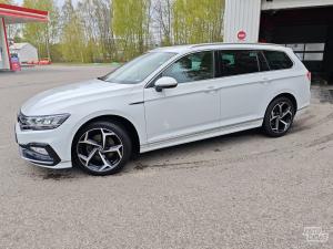 White Volkswagen Passat 2021 in Kaunas, with an engine capacity of 2.00 L and mileage of 269 thousand km for 14899 €, photo 23 on AUTOMOTO.COM.LV