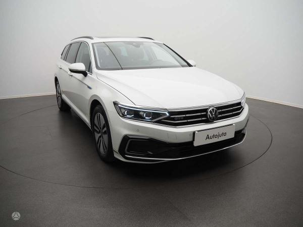 Balts Volkswagen Passat 2021 Viļņa, ar dzinēja tilpumu 1.40 L un nobraukumu 158 tūkst. km par 17500 €, foto 3 vietnē AUTOMOTO.COM.LV