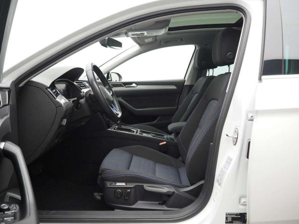 Balts Volkswagen Passat 2021 Viļņa, ar dzinēja tilpumu 1.40 L un nobraukumu 158 tūkst. km par 17500 €, foto 8 vietnē AUTOMOTO.COM.LV