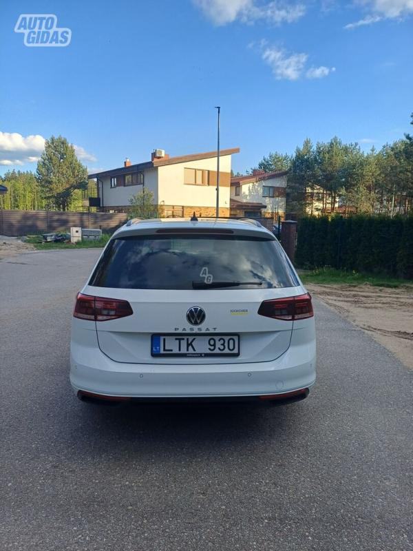 White Volkswagen Passat 2021 in Vilnius, with an engine capacity of 1.50 L and mileage of 140 thousand km for 15300 €, photo 5 on AUTOMOTO.COM.LV