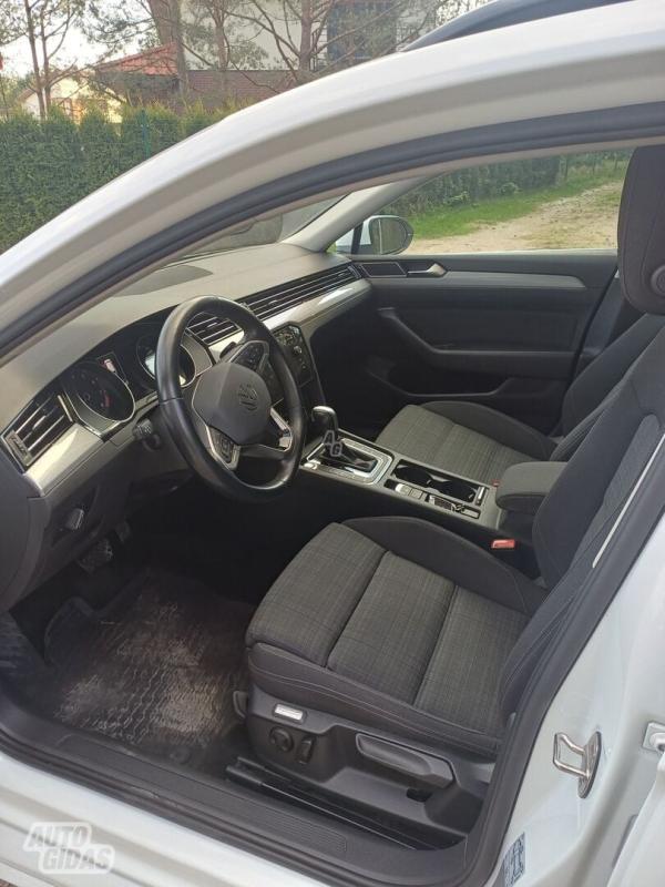 White Volkswagen Passat 2021 in Vilnius, with an engine capacity of 1.50 L and mileage of 140 thousand km for 15300 €, photo 7 on AUTOMOTO.COM.LV