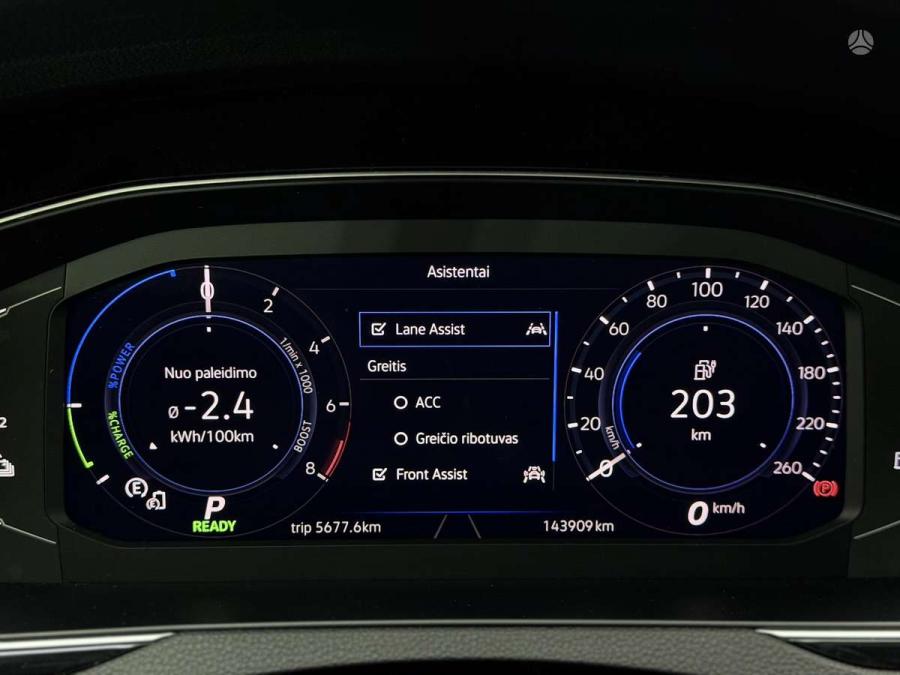 White Volkswagen Passat 2021 in Vilnius, with an engine capacity of 1.40 L and mileage of 156 thousand km for 20490 €, photo 30 on AUTOMOTO.COM.LV