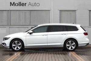 White Volkswagen Passat 2021 in Ventspils, with an engine capacity of 2.00 L and mileage of 160 thousand km for 19550 €, photo 3 on AUTOMOTO.COM.LV