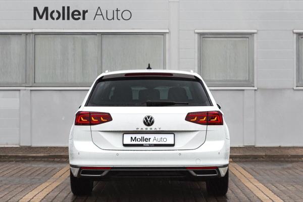White Volkswagen Passat 2021 in Ventspils, with an engine capacity of 2.00 L and mileage of 160 thousand km for 19550 €, photo 4 on AUTOMOTO.COM.LV