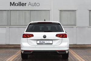 White Volkswagen Passat 2021 in Ventspils, with an engine capacity of 2.00 L and mileage of 160 thousand km for 19550 €, photo 5 on AUTOMOTO.COM.LV