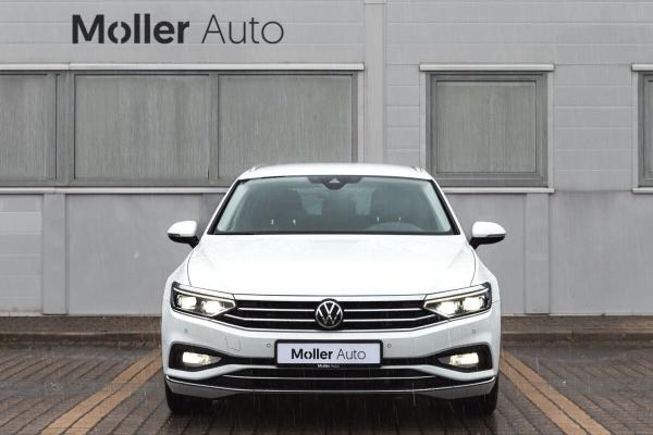 White Volkswagen Passat 2021 in Ventspils, with an engine capacity of 2.00 L and mileage of 160 thousand km for 19550 €, photo 8 on AUTOMOTO.COM.LV