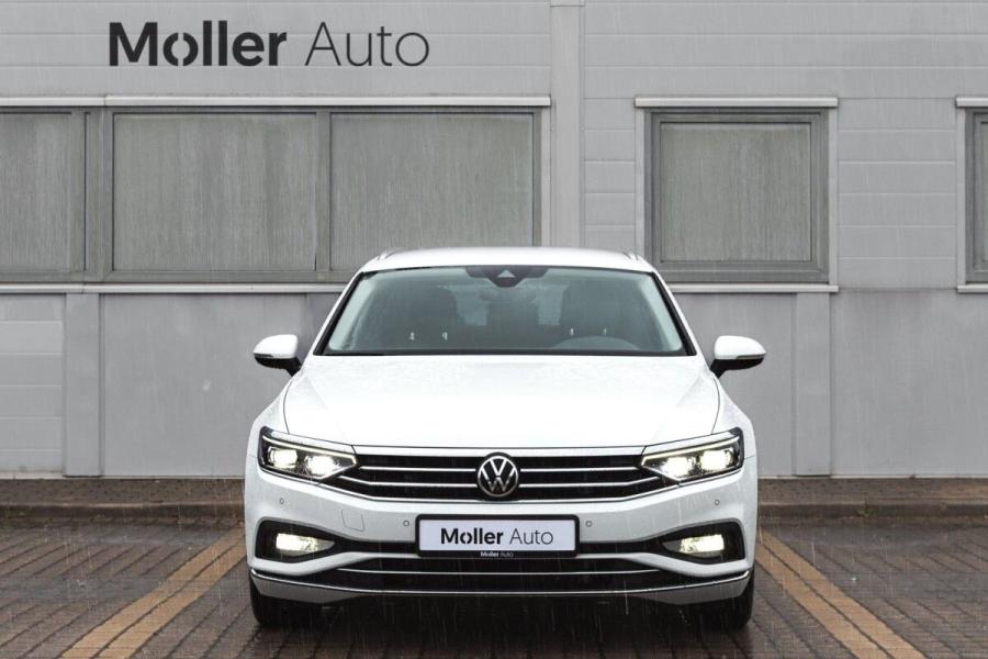 White Volkswagen Passat 2021 in Ventspils, with an engine capacity of 2.00 L and mileage of 160 thousand km for 19550 €, photo 9 on AUTOMOTO.COM.LV