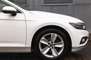 White Volkswagen Passat 2021 in Ventspils, with an engine capacity of 2.00 L and mileage of 160 thousand km for 19550 €, photo 10 on AUTOMOTO.COM.LV