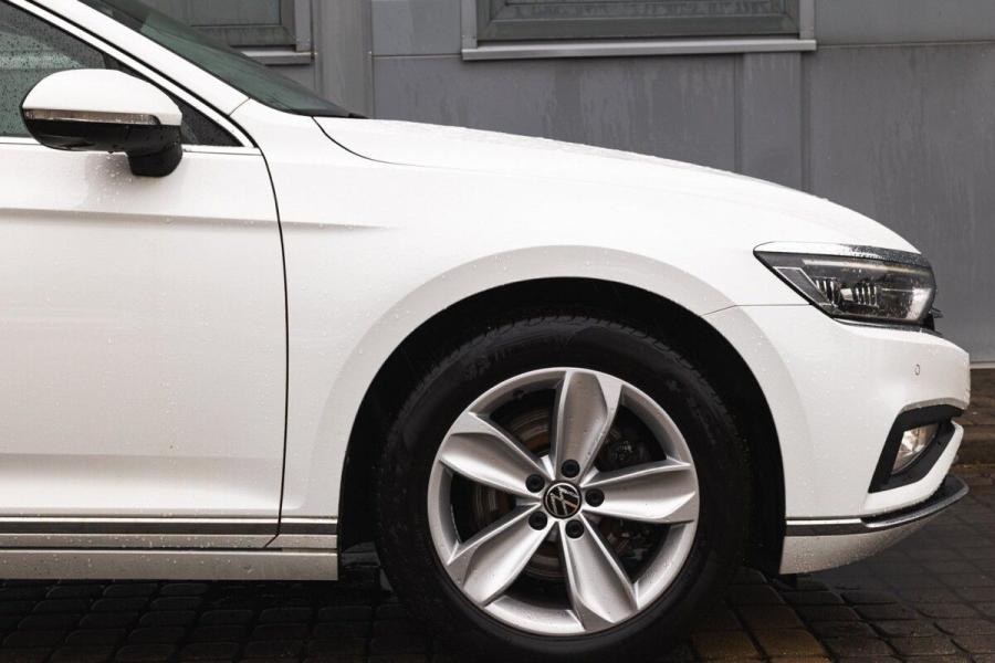White Volkswagen Passat 2021 in Ventspils, with an engine capacity of 2.00 L and mileage of 160 thousand km for 19550 €, photo 10 on AUTOMOTO.COM.LV