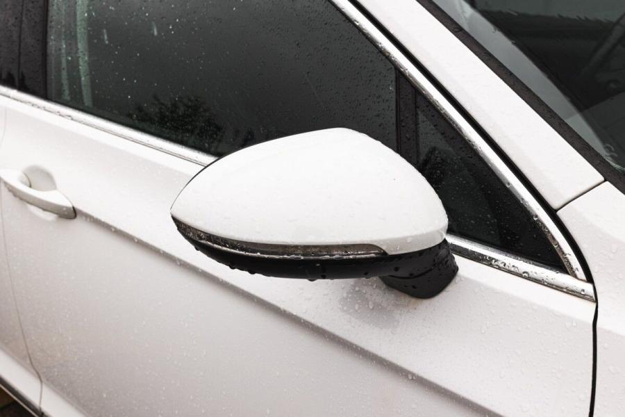 White Volkswagen Passat 2021 in Ventspils, with an engine capacity of 2.00 L and mileage of 160 thousand km for 19550 €, photo 11 on AUTOMOTO.COM.LV