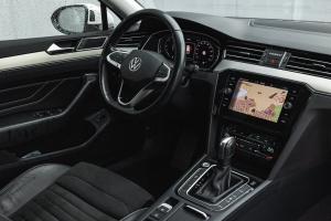 White Volkswagen Passat 2021 in Ventspils, with an engine capacity of 2.00 L and mileage of 160 thousand km for 19550 €, photo 15 on AUTOMOTO.COM.LV