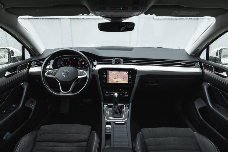 White Volkswagen Passat 2021 in Ventspils, with an engine capacity of 2.00 L and mileage of 160 thousand km for 19550 €, photo 17 on AUTOMOTO.COM.LV