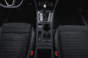 White Volkswagen Passat 2021 in Ventspils, with an engine capacity of 2.00 L and mileage of 160 thousand km for 19550 €, photo 30 on AUTOMOTO.COM.LV