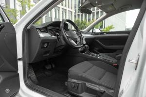 Balts Volkswagen Passat 2021 Viļņa, ar dzinēja tilpumu 1.50 L un nobraukumu 141 tūkst. km par 15500 €, foto 15 vietnē AUTOMOTO.COM.LV
