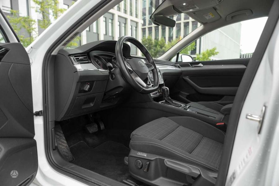 Balts Volkswagen Passat 2021 Viļņa, ar dzinēja tilpumu 1.50 L un nobraukumu 141 tūkst. km par 15500 €, foto 15 vietnē AUTOMOTO.COM.LV